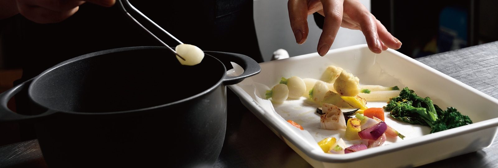 UNILLOY | ユニロイ 世界一軽い、鋳物ホーロー鍋。